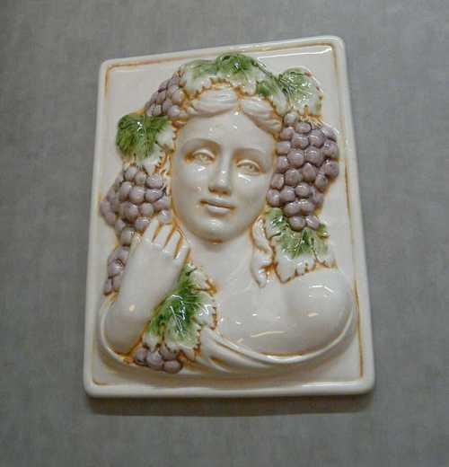 Панно настенное "Девушка с виноградом", керамика