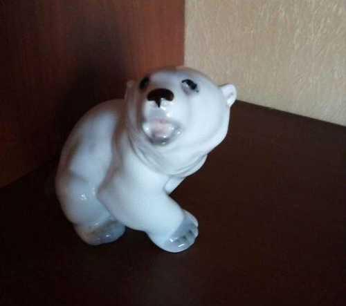 Фигурка белый медведь