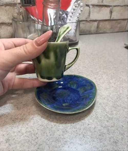 Маленькая керамическая чашка ручной работы