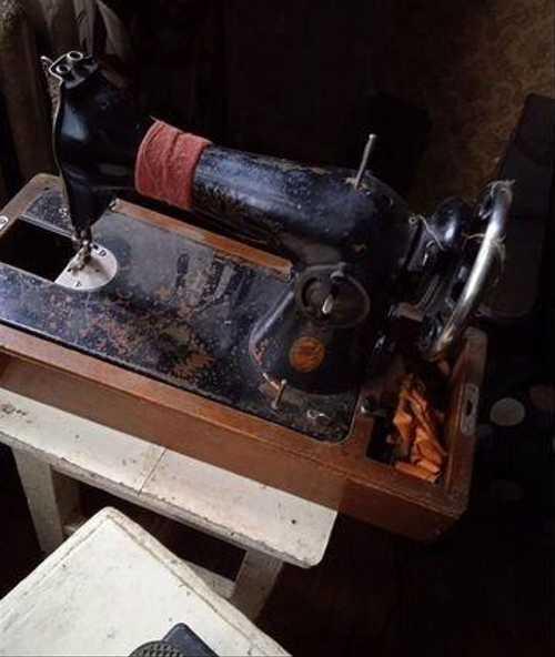 Швейная машинка б/у с электроприводом