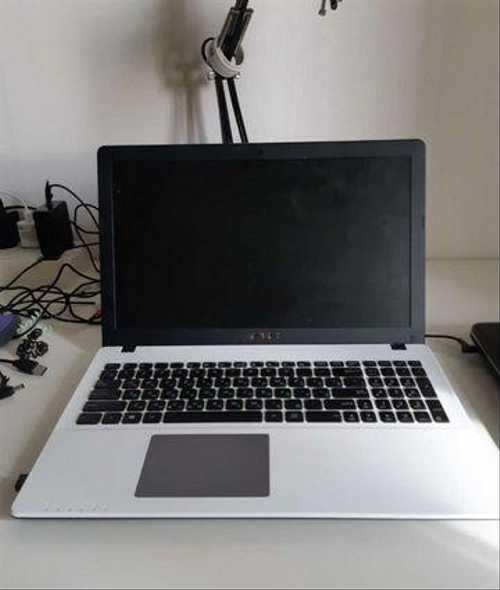 Ноутбук asus x550c