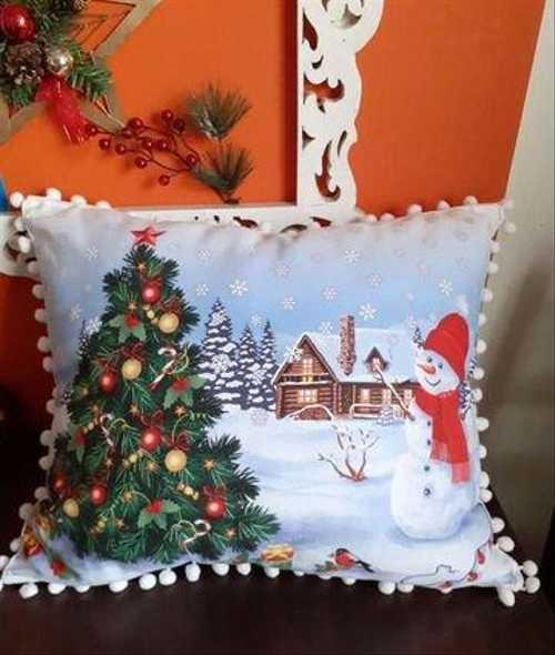 Новогодне-рождественская подушка со снежками. Нова