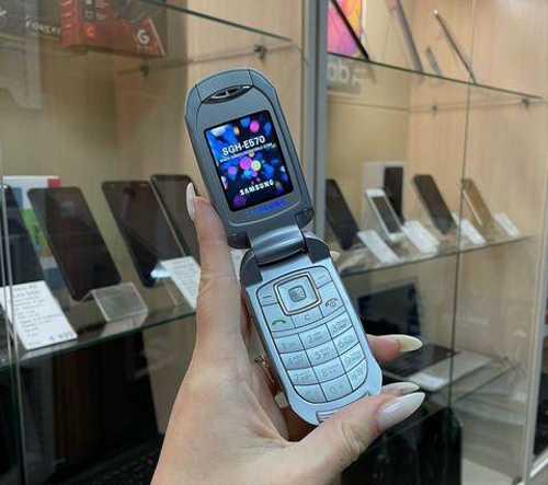Телефон Samsung SGH-E570