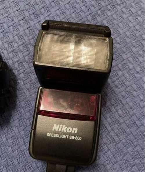 Вспышка камеры Nikon SB600