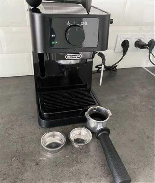 Кофеварка рожковая DeLonghi EC230.BK