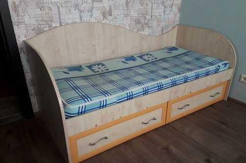 Кровать детская с матрасом 800х1800