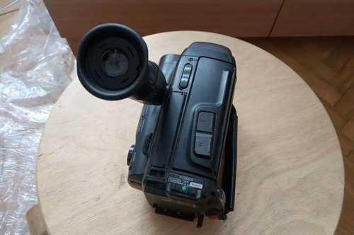 Видеокамера sony handycam 10х CCD-TR303E