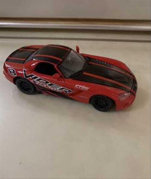 Коллекционная машинка Dodge Viper SRT-10, 1:24