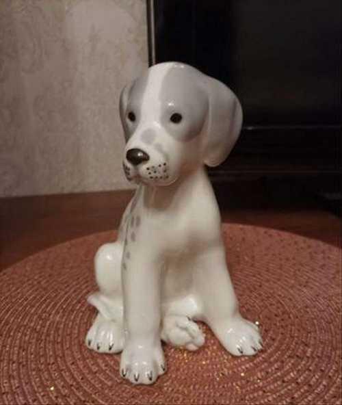 Фарфоровая статуэтка собаки