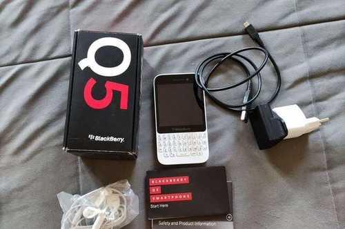 Телефон BlackBerry Q5