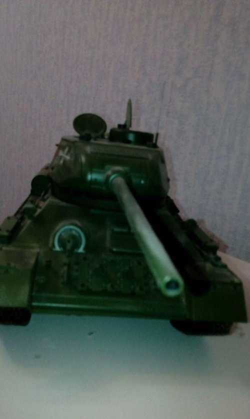 Модель 1:16 Танк т-34 орегинальная, коллекционная