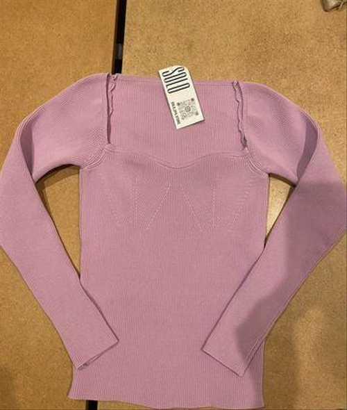 Джемпер с фигурным выоезом