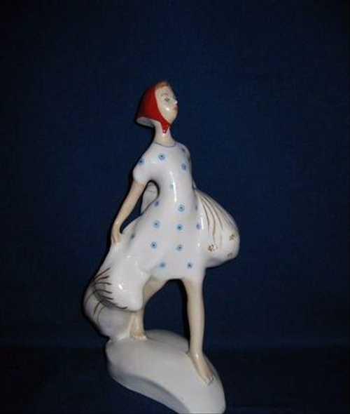 Фарфоровая статуэтка Колхозница Девушка со снопами