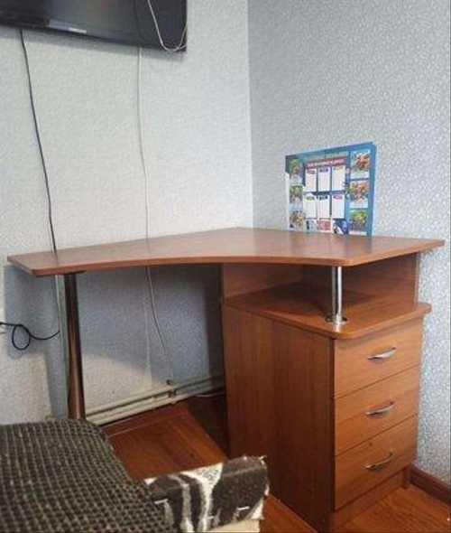 Стол письменный угловой для офиса
