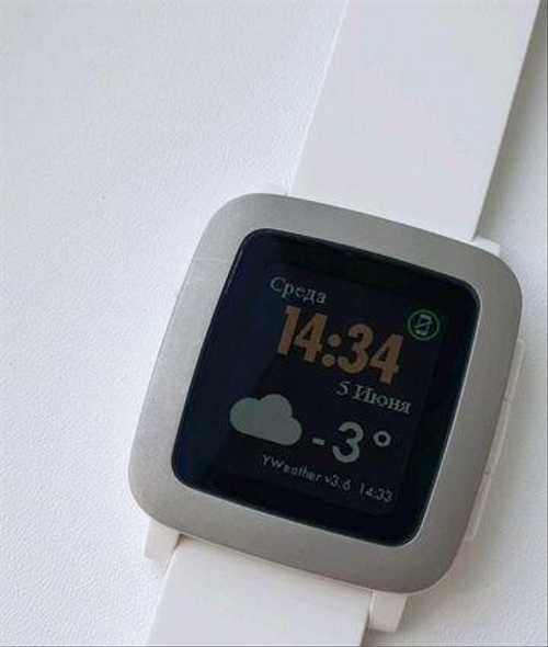 Часы Pebble Time белые