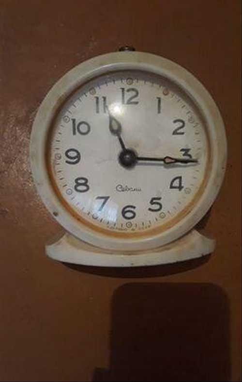 Часы-будильник Севани пр-ва СССР