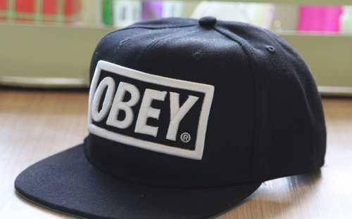 Черный логотип. Бейсболка Obey новая