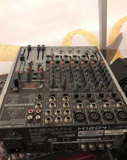 Микшерный пульт behringer X1204USB