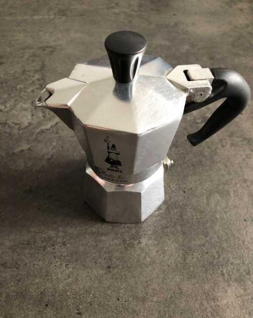Гейзерная кофеварка Bialetti на одну чашку