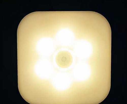 Светильник-ночник с датчиками света и движения
