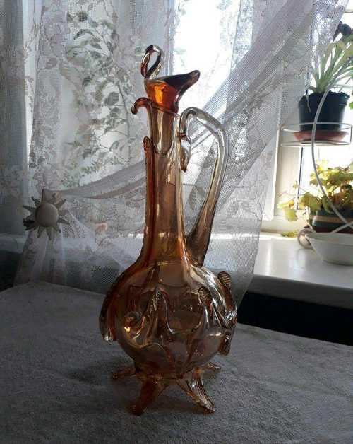Графин из цветного стекла