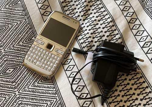 Телефон Nokia E72