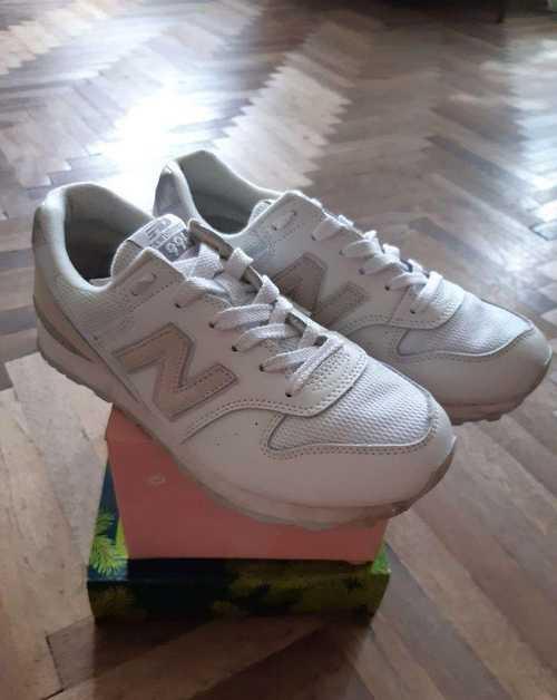 Кроссовки женские