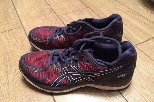 Продаю мужские кроссовки беговые Asics T800N