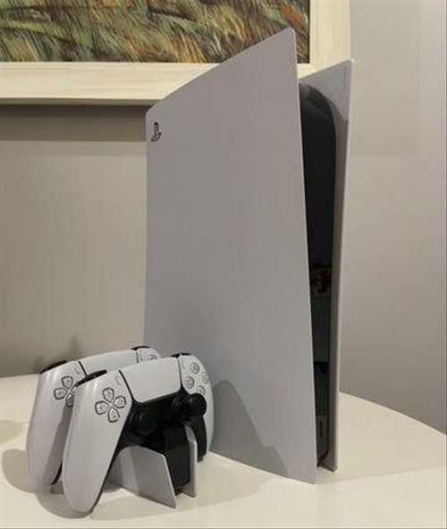 PlayStation 5 DE / 2 геймпада / Зарядка