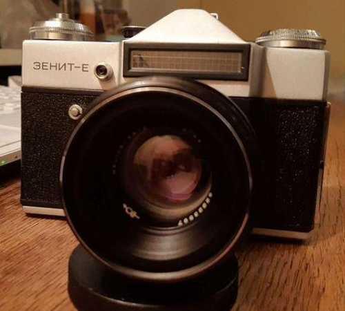Плёночный фотоаппарат Zenit-E с объективом Helios