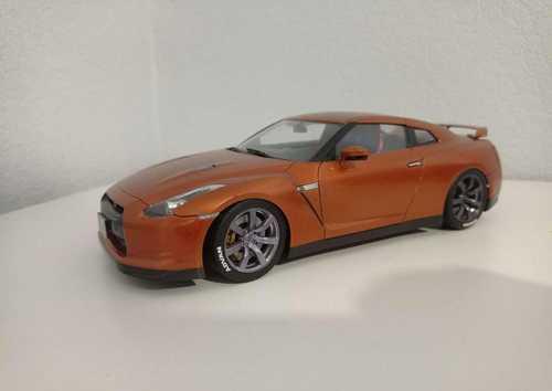 Модель автомобиля nissan gtr 1:24