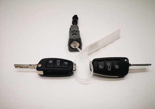 Комплект 2 ключа Audi Keyless Go 8V0837220G и вста