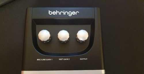 Внешняя звуковая карта behringer U-phoria UM2
