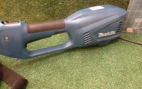 Триммер makita UR3502