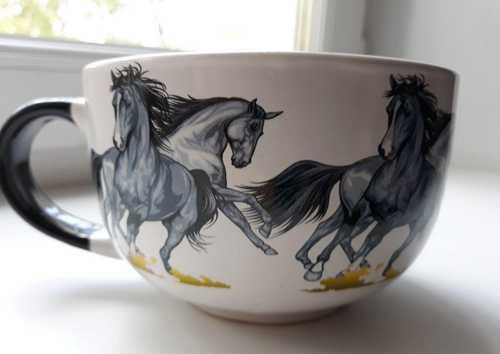 Чашка с лошадьми, бульонница с блюдцем