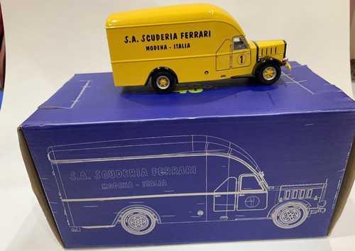 Exoto 1/43 1936 Alfa Romeo 500 transporter