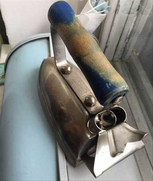 Старый советский утюг