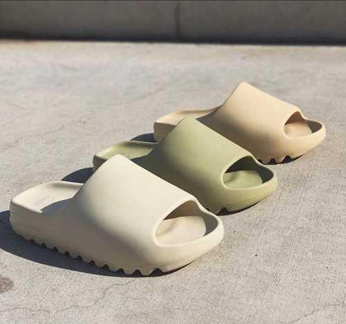 Yeezy Slide Bone/Resin/Core/Soot/Brown