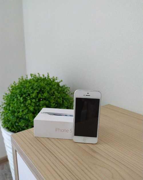 Телефон iPhone 5 16gb