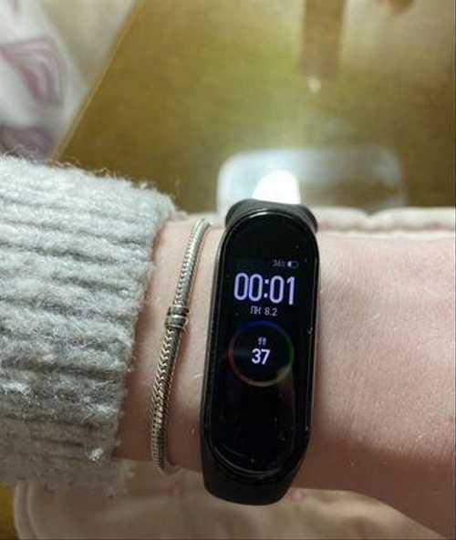 Фитнес-трекер Xiaomi MI Band 4