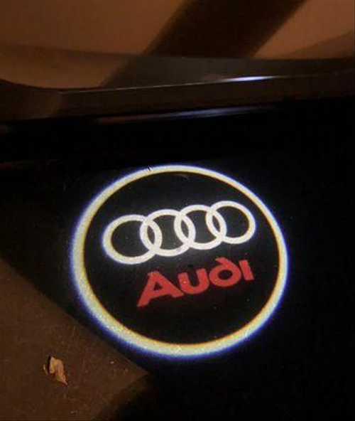 Лазерная проекция в двери на Audi