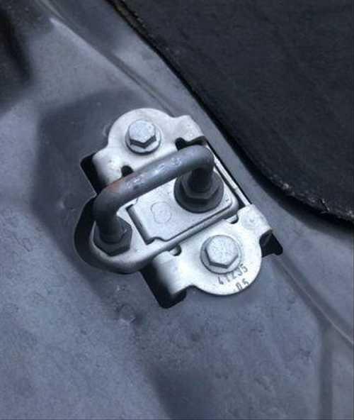 Крюк капота Mercedes w171 SLK