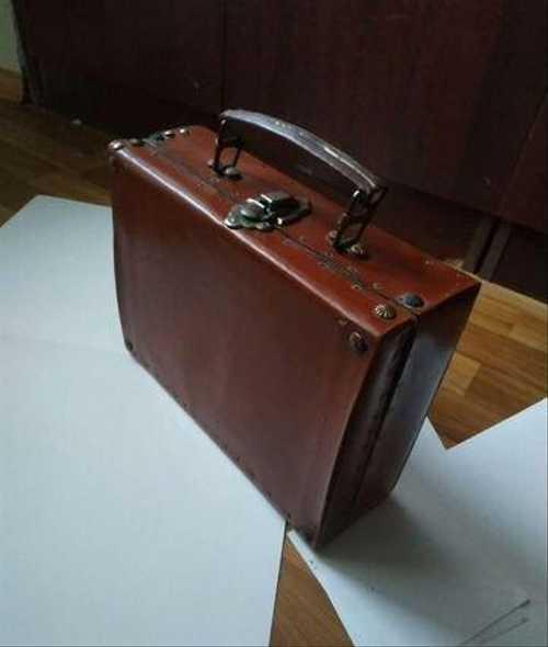Очень старый чемоданчик ручной работы