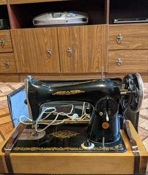 Швейная машинка с электромотором
