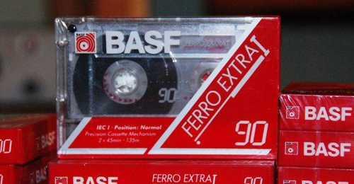 200 кассет. Аудиокассета BASF Ferro Extra i 90 вкладыши. Кассета BASF Ferro Extra i 90. BASF Ferro Extra 1. BASF record i Ferro 90.