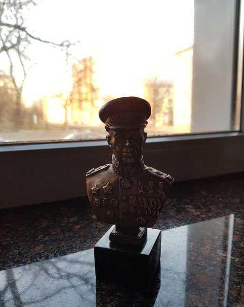 Бюст К. Жуков