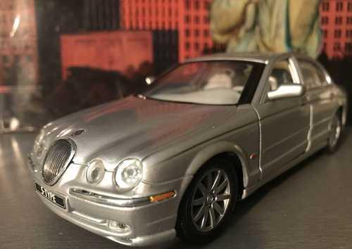 Модель авто Jaguar S-type 1/24. Welly