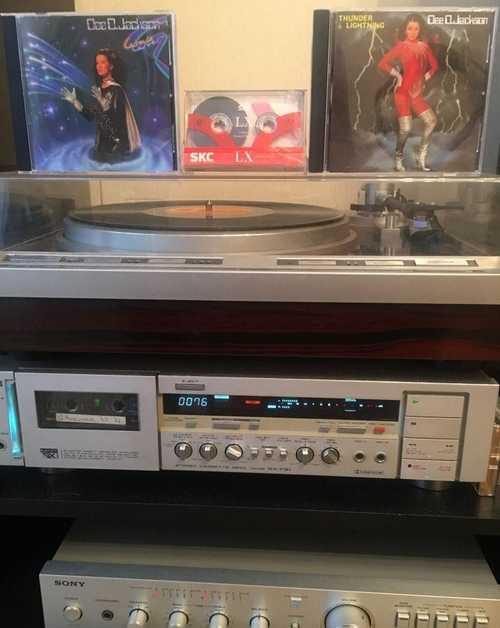 Аудио кассеты CD диски и виниловые пластинки