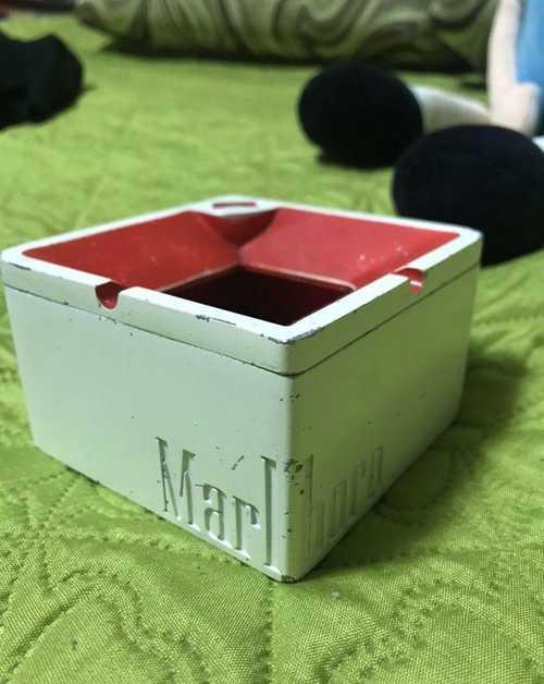 Фирменная пепельница Marlboro