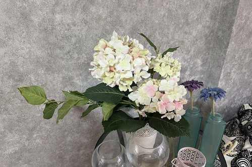 Искусственные цветы/ ваза/ декор